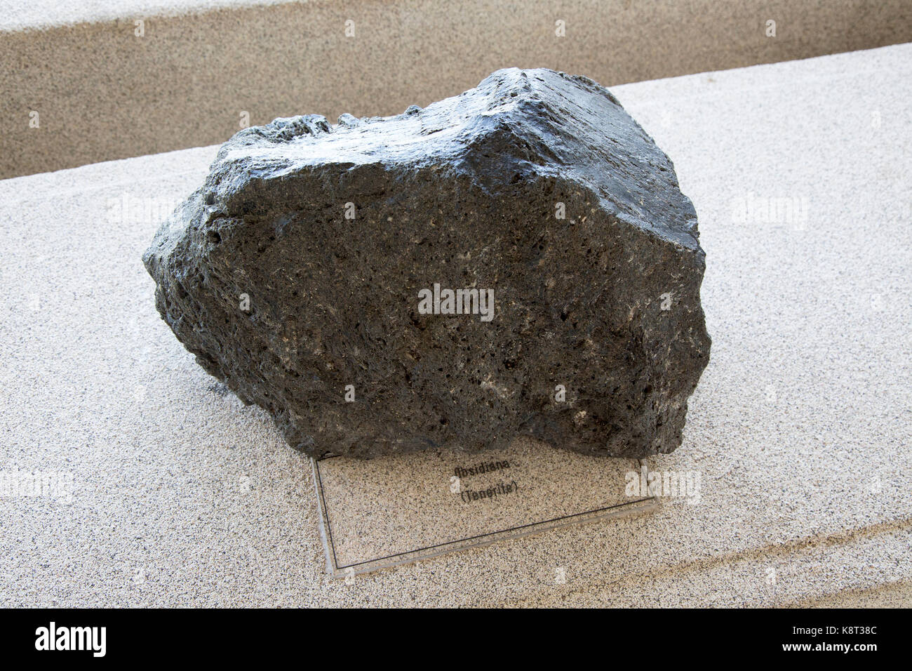 Obsidian rock hi-res stock photography and images - Alamy