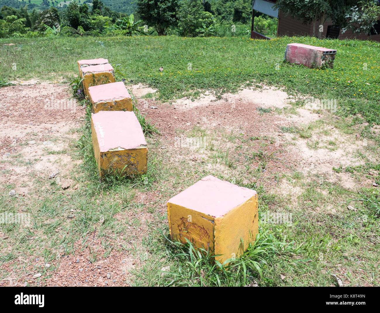 Concrete cube hi-res stock photography and images - Alamy