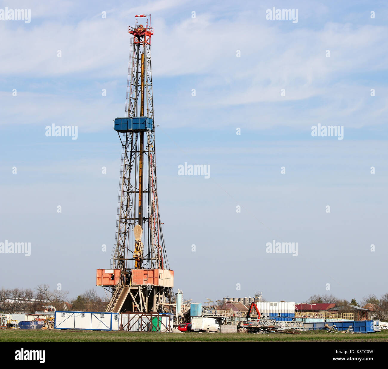 land oil drilling rig on field Stock Photo - Alamy