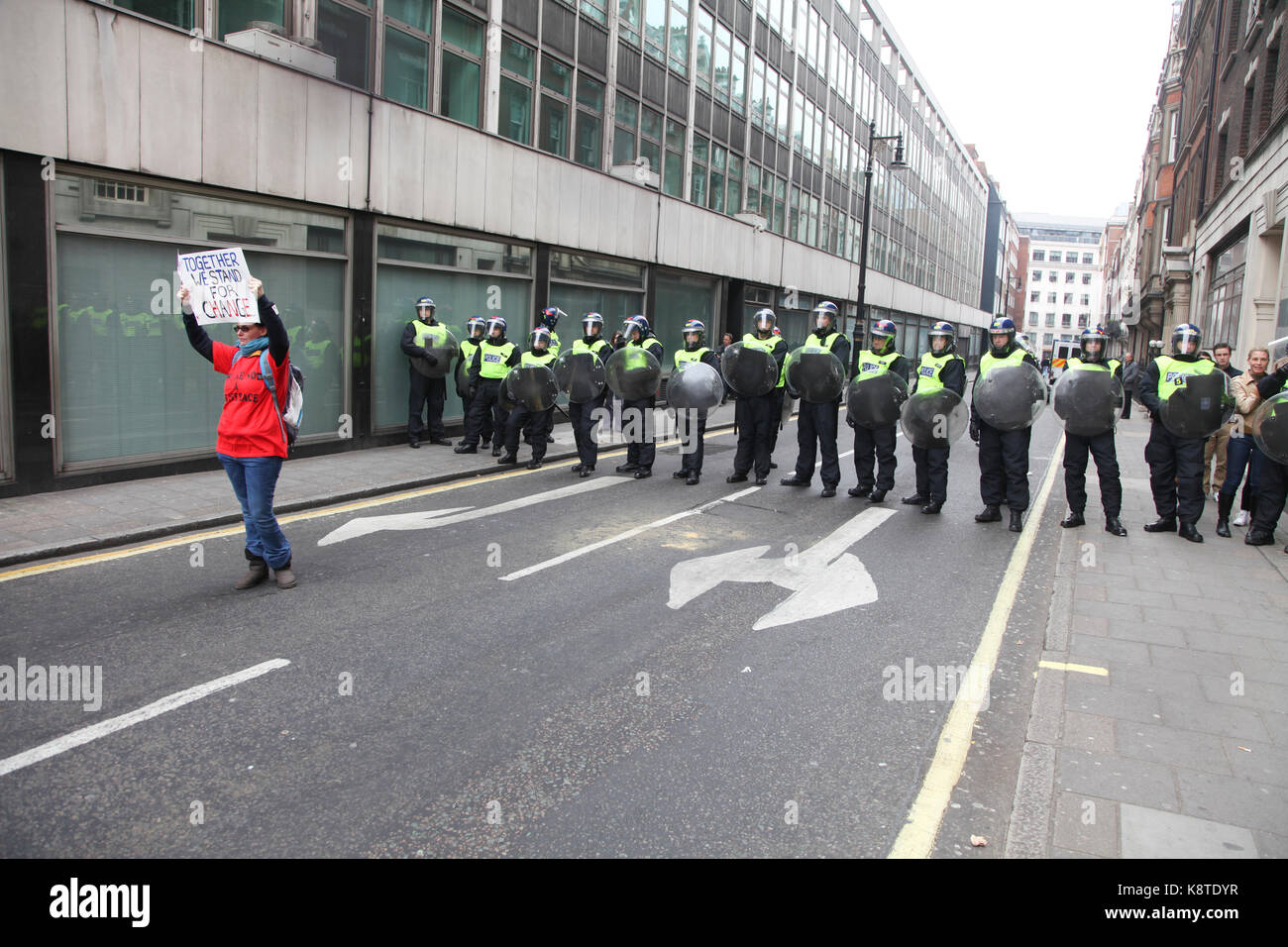Metropolitan police shield hi-res stock photography and images - Alamy