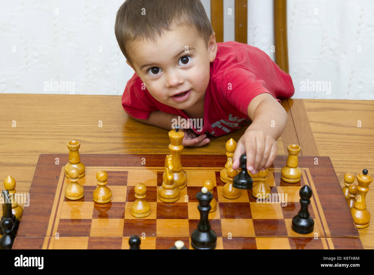 Little boy playing chess Stock Photo - Alamy