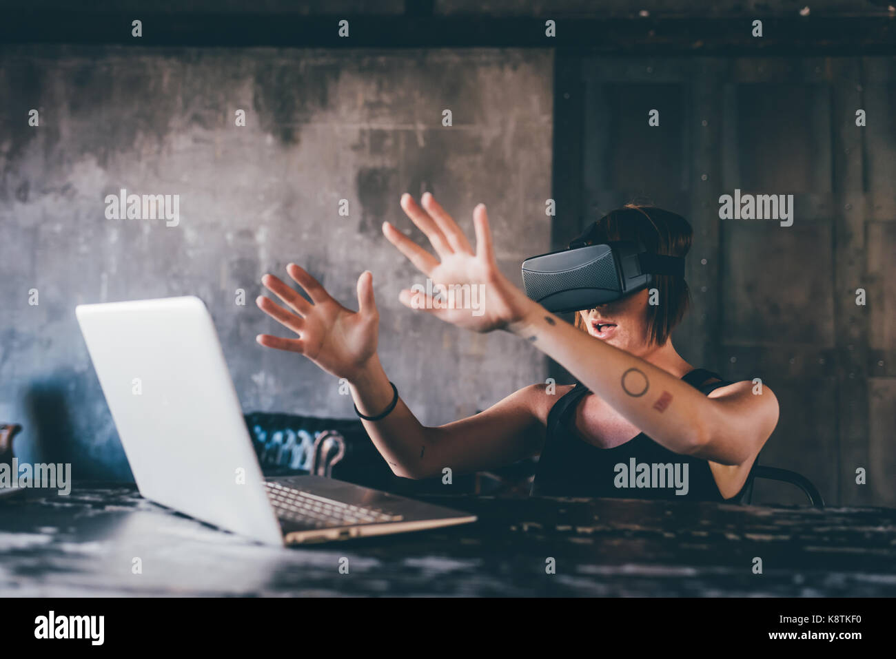 360 viewer hi-res stock photography and images - Alamy