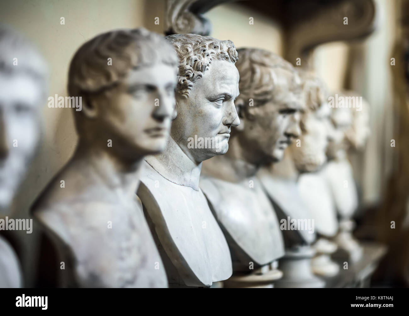Antique Italian busts in the Vatican Museum Stock Photo - Alamy
