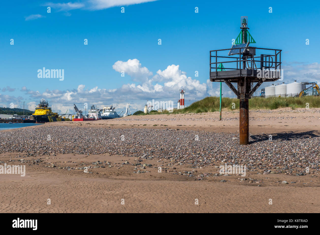 Montrose Beach, Montrose, Scotland, UK, 08 August 2017. A safety marker ...