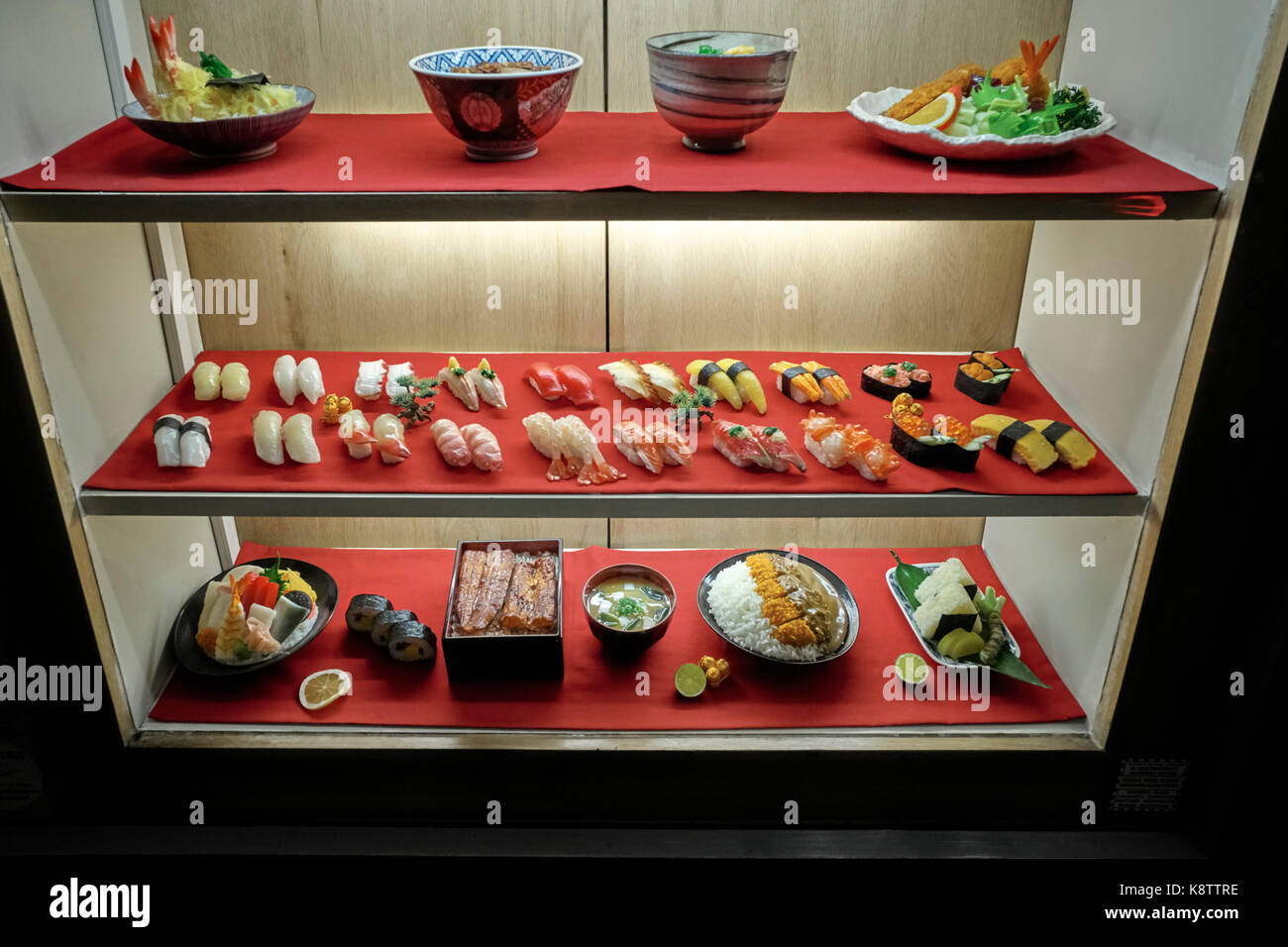 London chinatown restaurant window display hi-res stock photography and ...