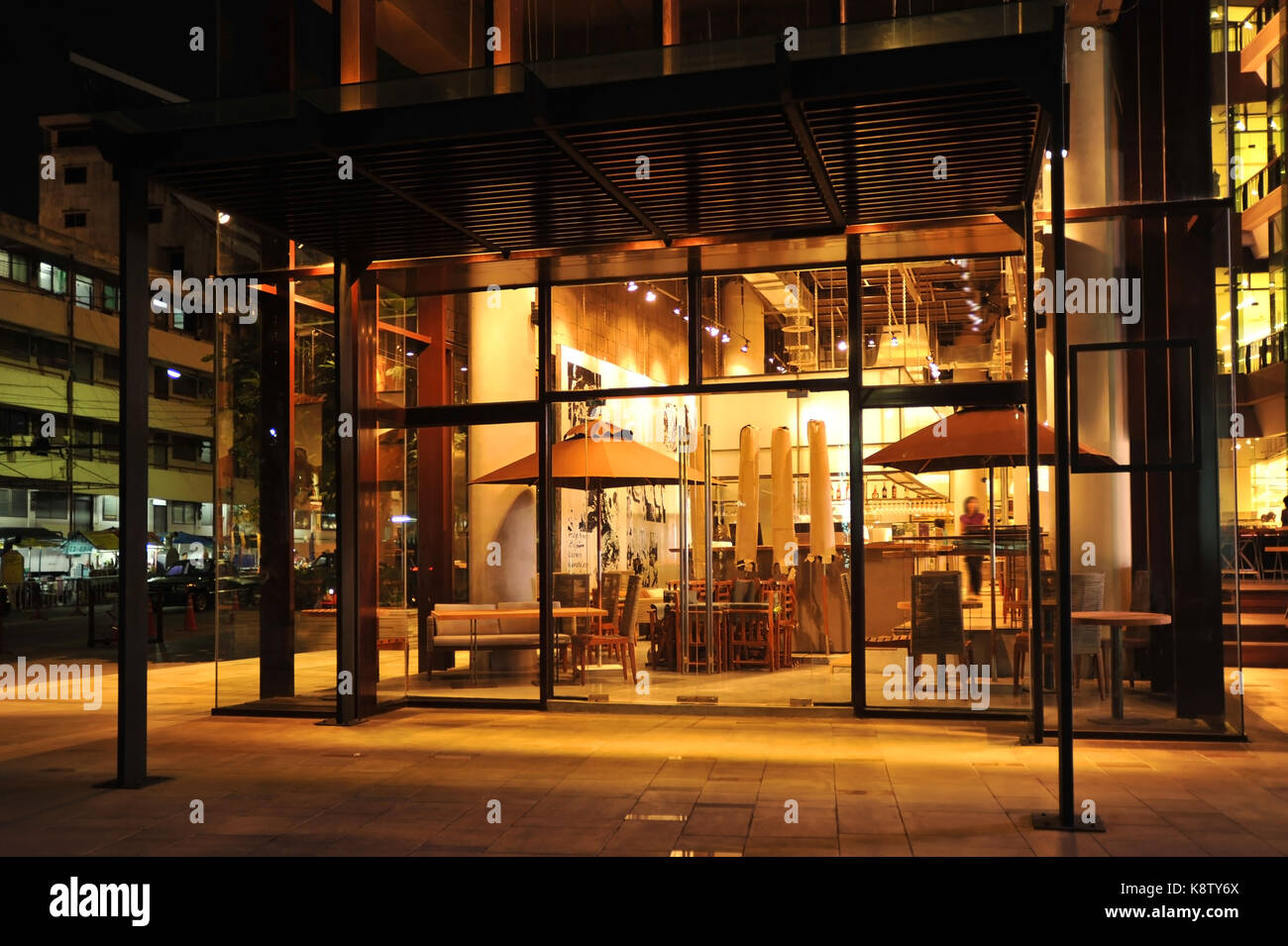 Modern industrial style restaurant hi-res stock photography and images ...