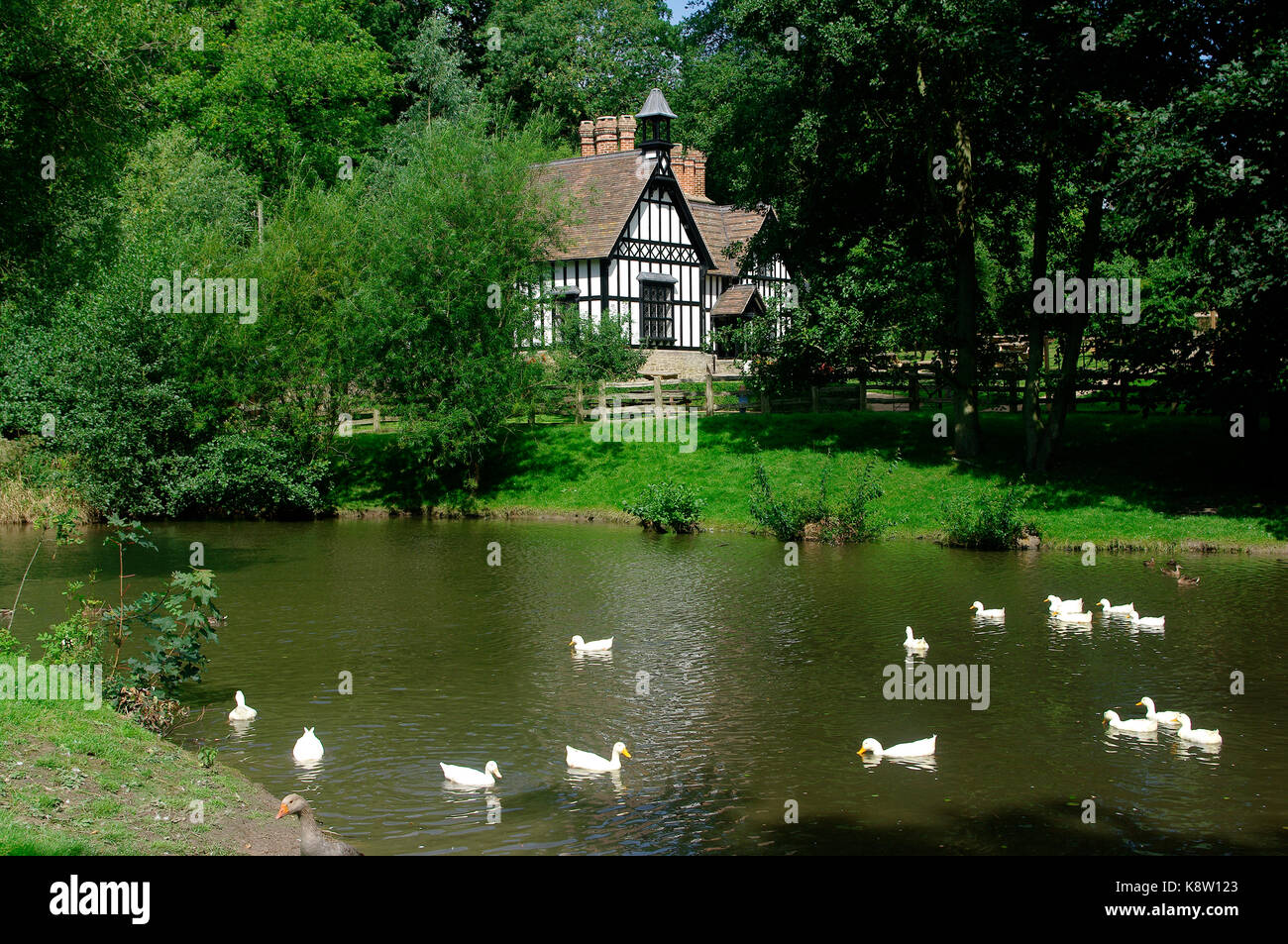 Museum fencing hi-res stock photography and images - Alamy