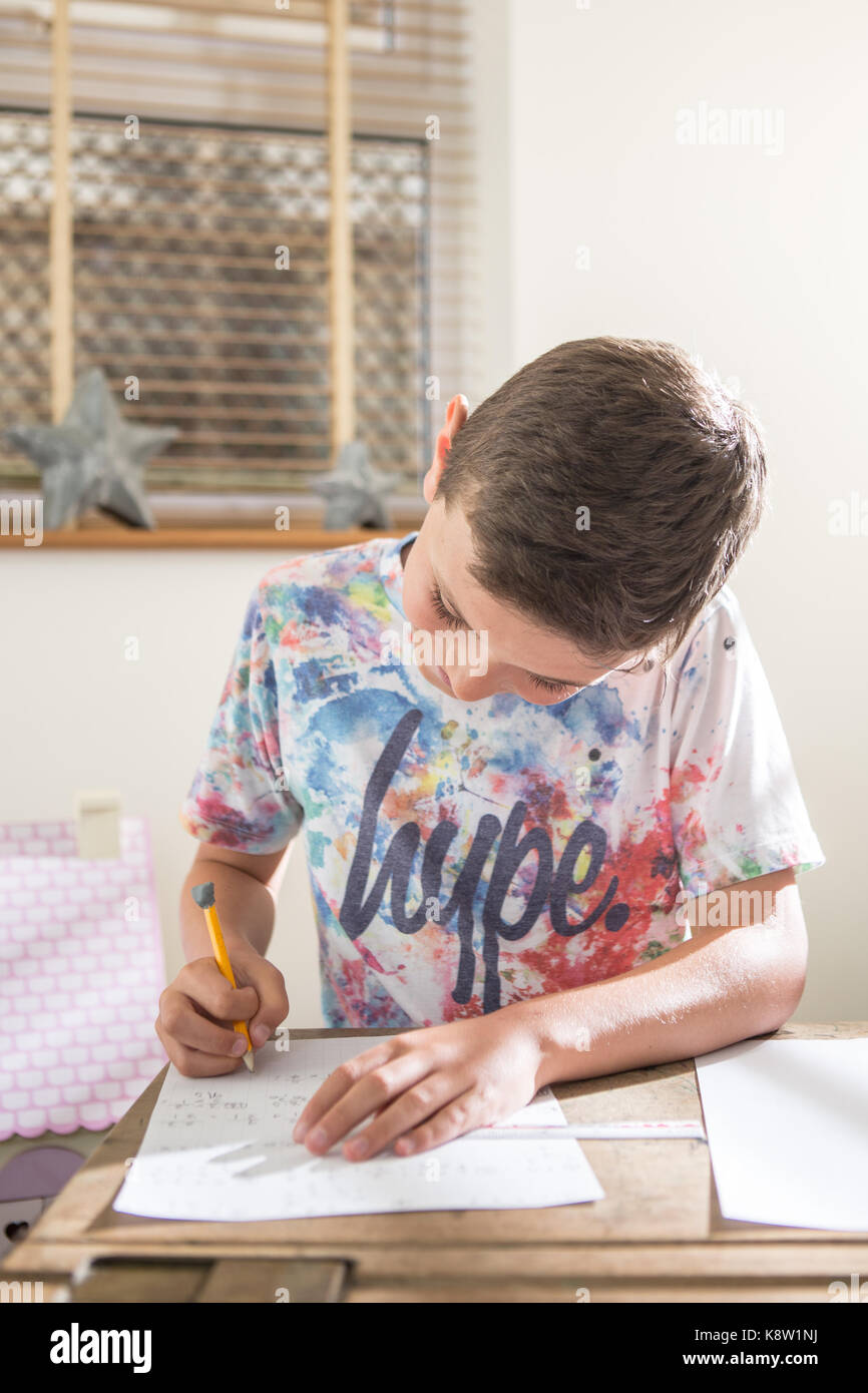 Teenage study math hi-res stock photography and images - Alamy