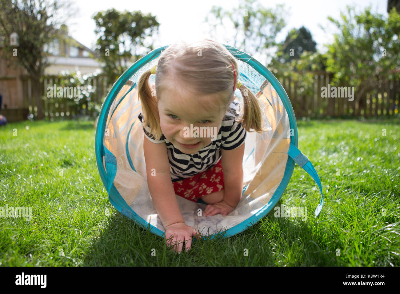 Kids playing footy hi-res stock photography and images - Alamy