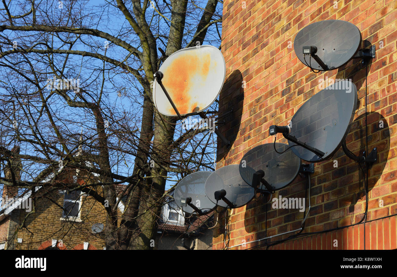 Communication dishes hi-res stock photography and images - Alamy