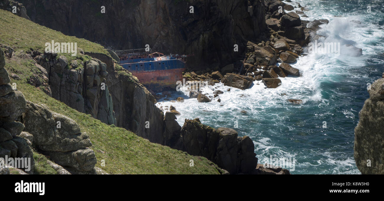 Castle Zawn, ship wreck Stock Photo - Alamy