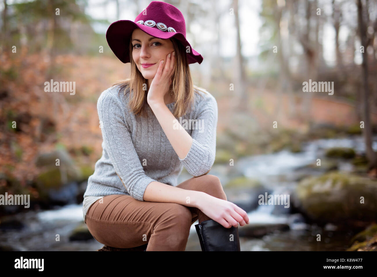 Woman with long hair, fedora hat Stock Photo - Alamy