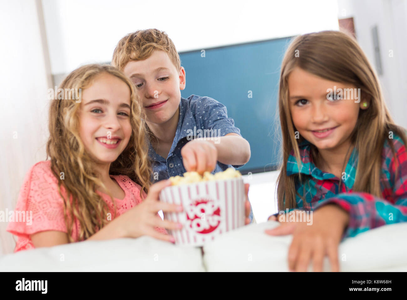 child watching TV at home Stock Photo - Alamy