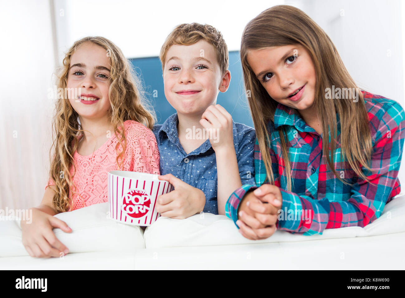 child watching TV at home Stock Photo - Alamy