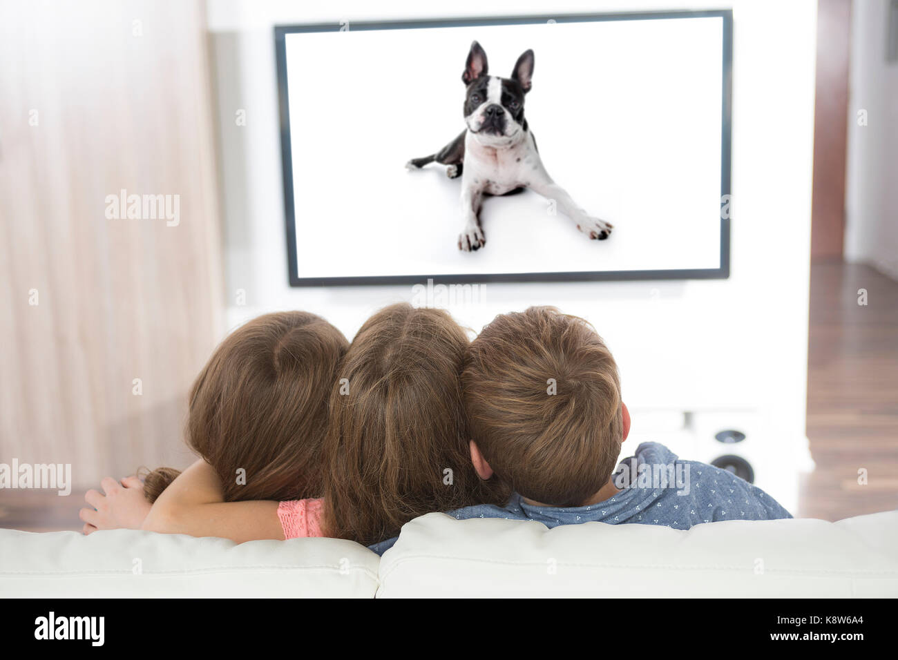 child watching TV at home Stock Photo - Alamy