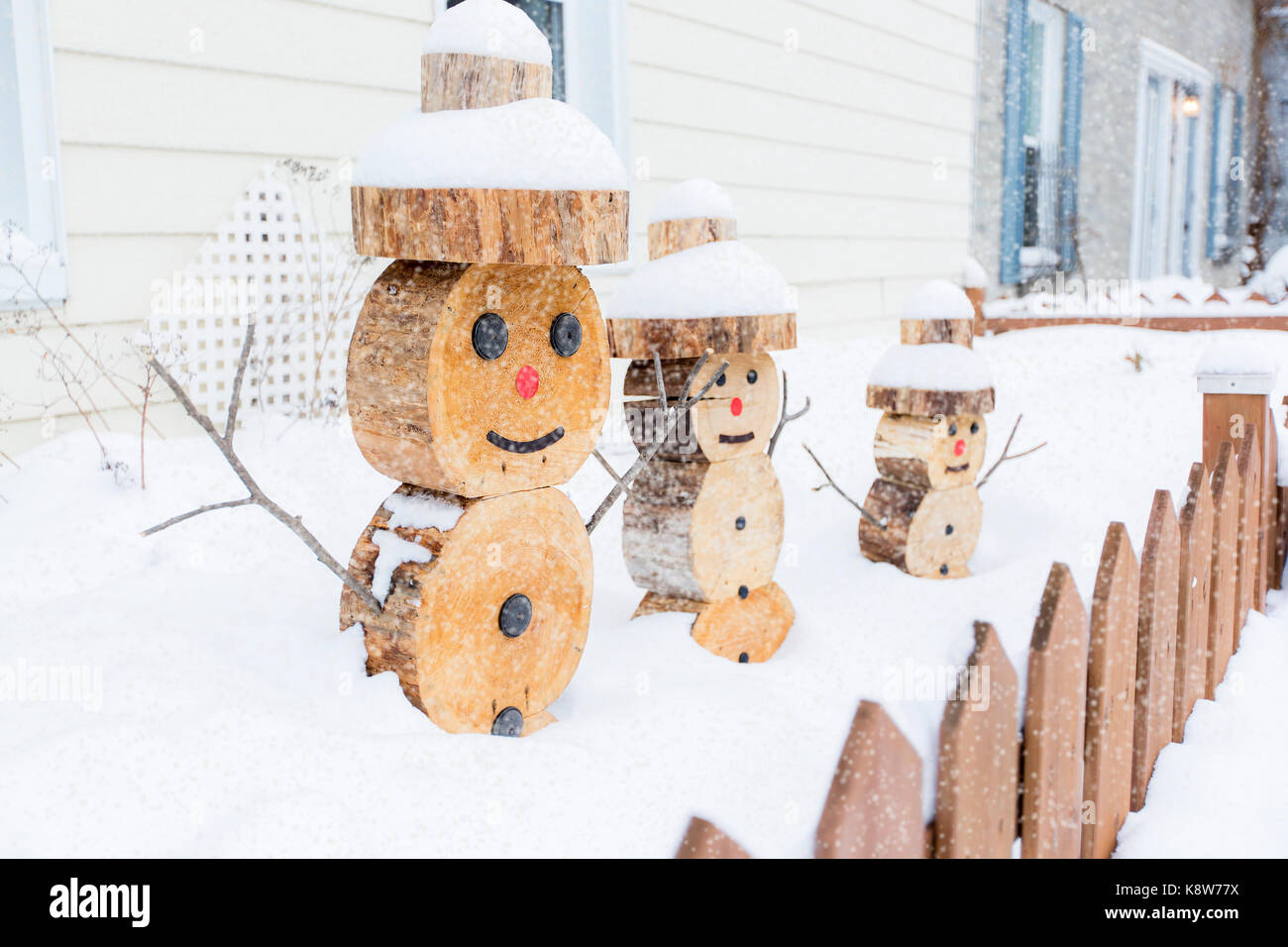snowman made in piece of wood with fence on the front Stock Photo - Alamy