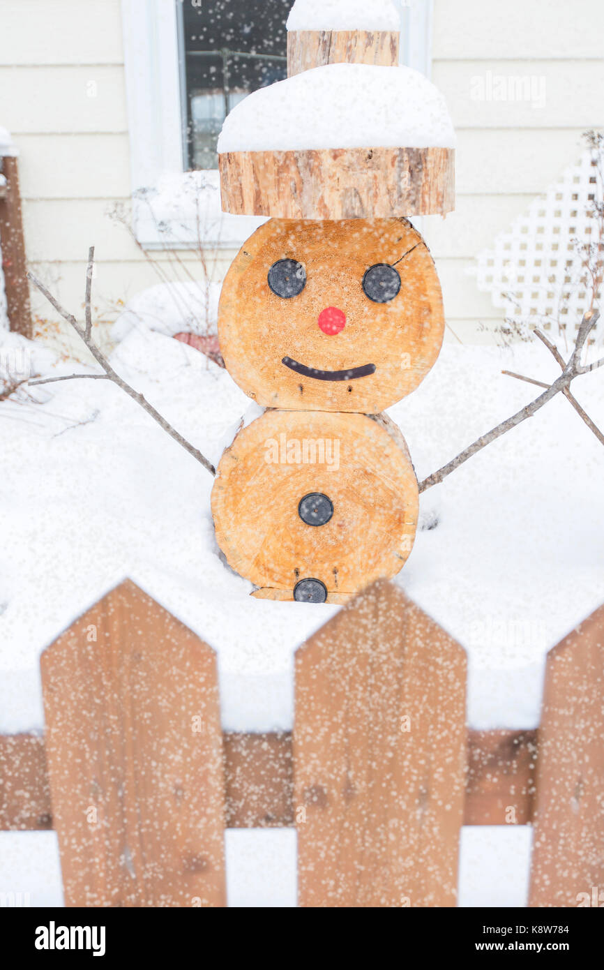 snowman made in piece of wood with fence on the front Stock Photo - Alamy