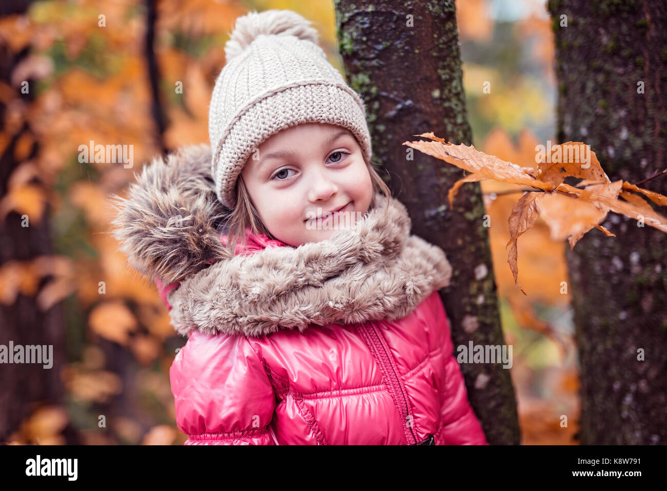 kid girl in autumne season wearing a hat Stock Photo - Alamy