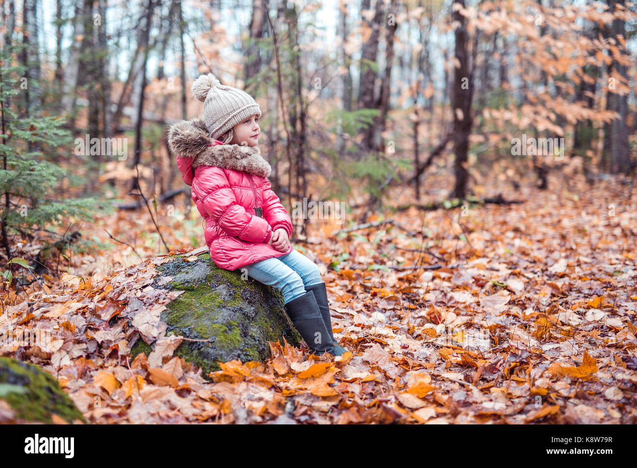 kid girl in autumne season wearing a hat Stock Photo - Alamy