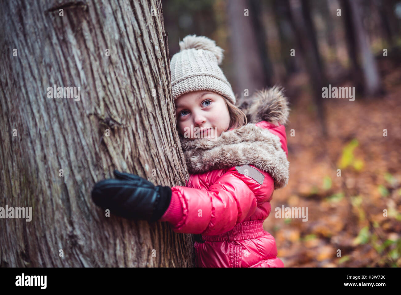 kid girl in autumne season wearing a hat Stock Photo - Alamy