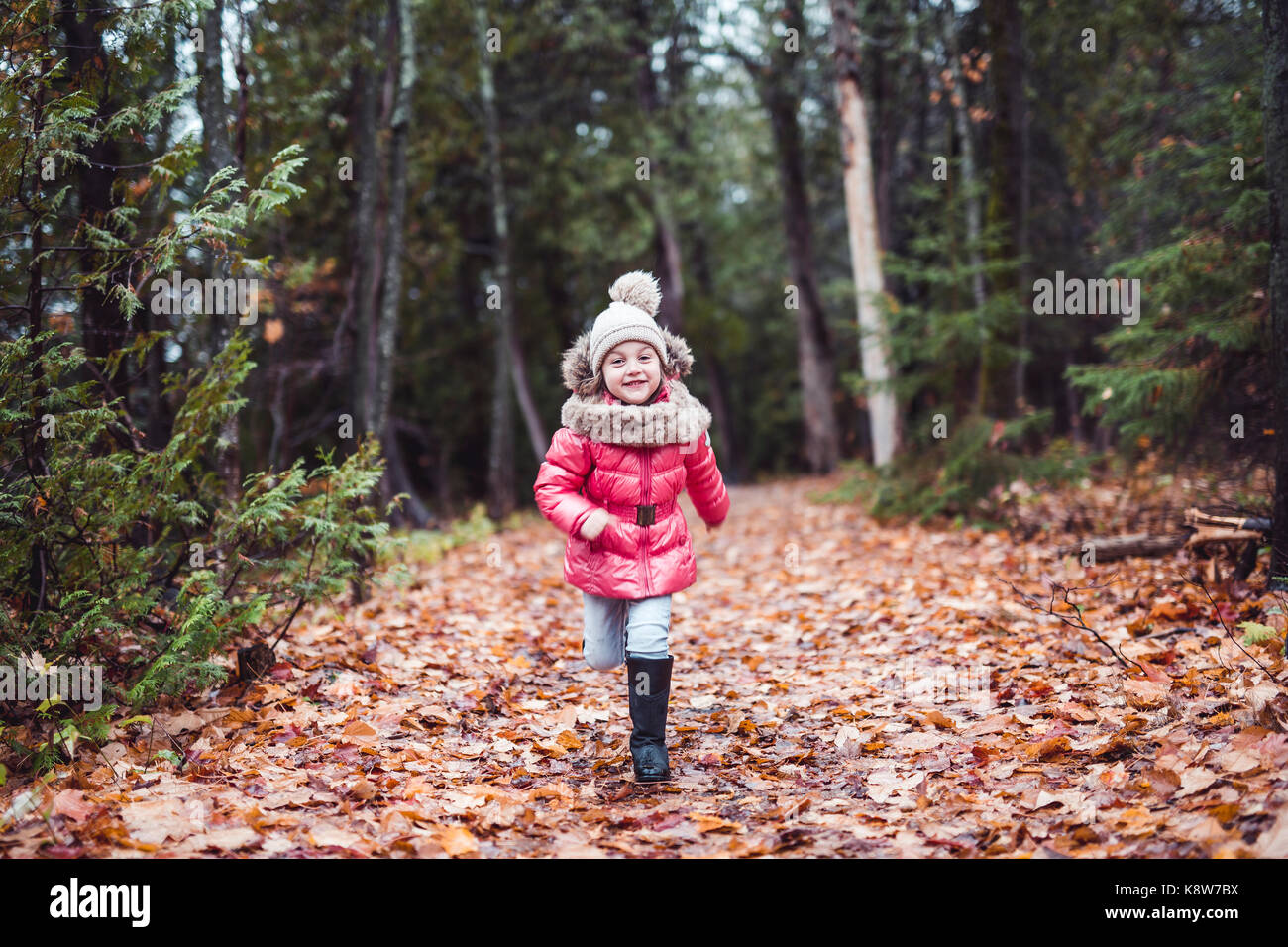 kid girl in autumne season wearing a hat Stock Photo - Alamy