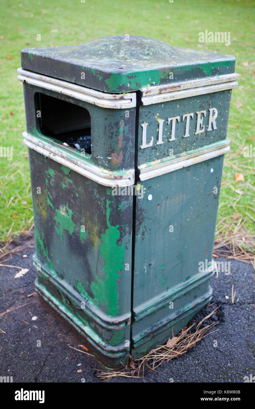 Old litter bin close up shot. Garbage concept Stock Photo - Alamy