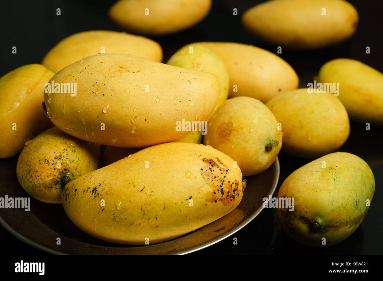 Fresh Mangoes fruit Stock Photo - Alamy