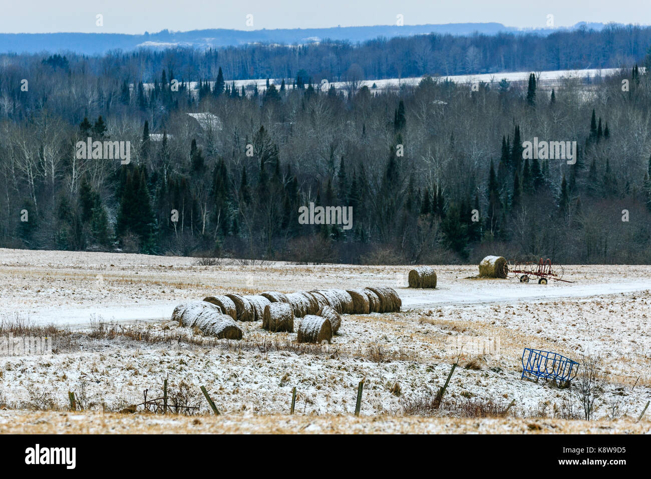 Farmland with snow hi-res stock photography and images - Alamy