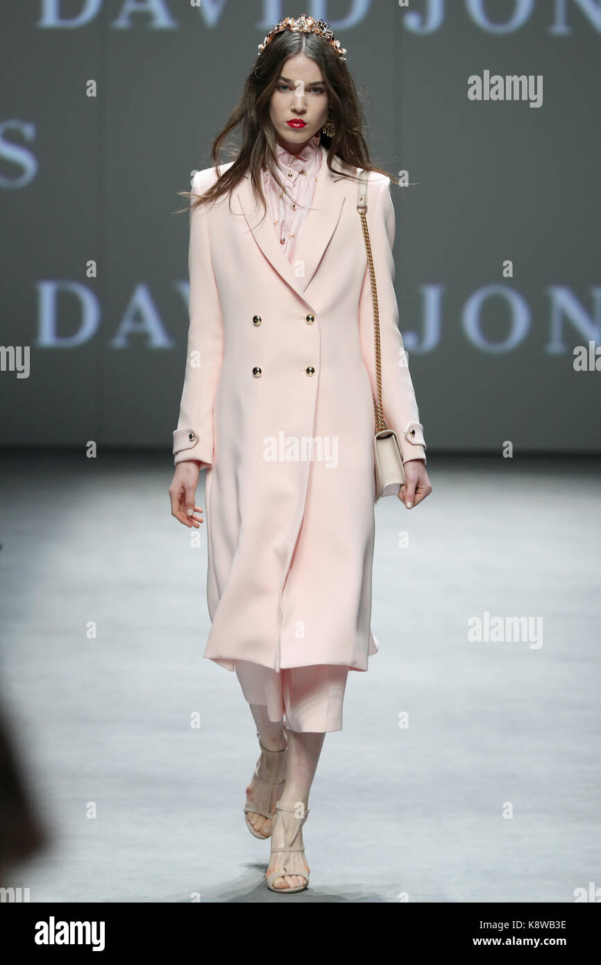 Fashion model on runway hi-res stock photography and images - Alamy