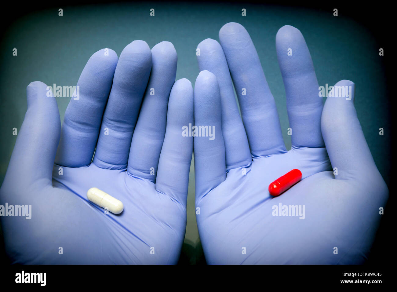 Red and white capsules hi-res stock photography and images - Alamy