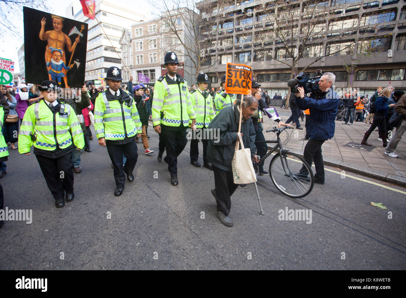 Metropolitan police helmet hi-res stock photography and images - Alamy