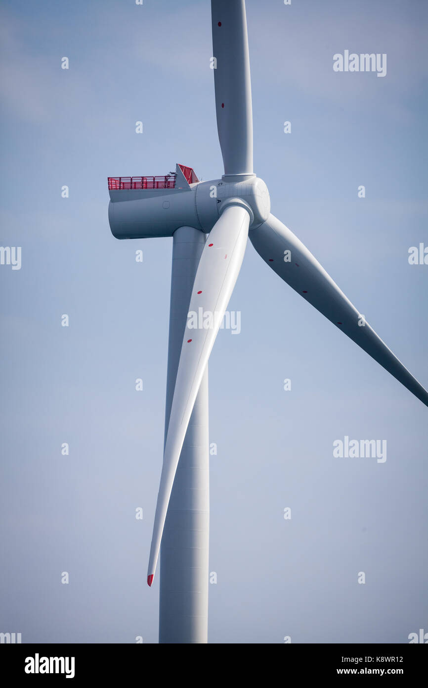 The 6MW Siemens SWT-6.0-154 Wind Turbine Generator on Race Bank ...