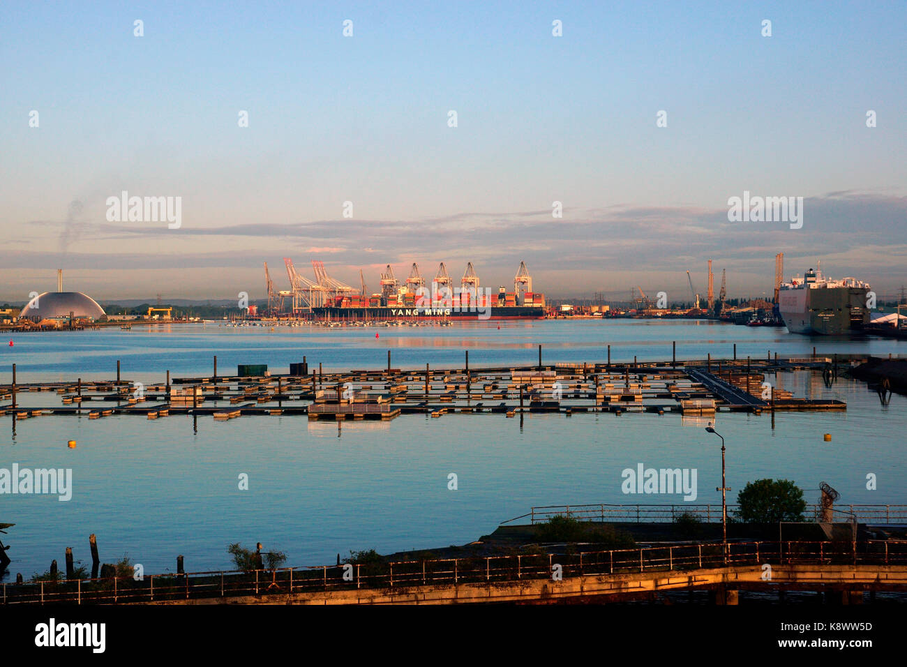 THE PORT OF SOUTHAMPTON Stock Photo - Alamy
