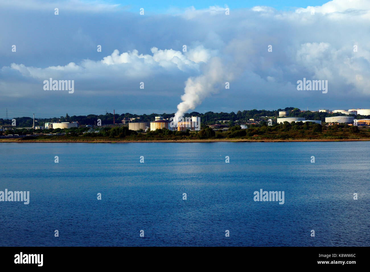 Largest uk oil refinery hi-res stock photography and images - Alamy