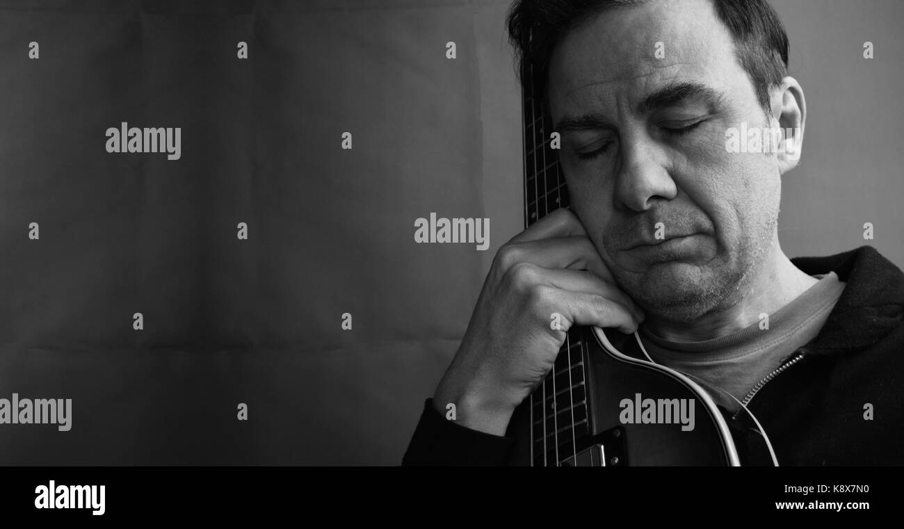 Holding headache Black and White Stock Photos & Images - Alamy