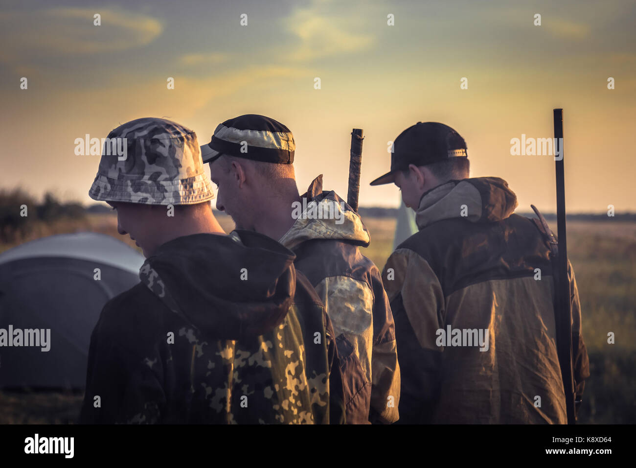 Men duck hunting hi-res stock photography and images - Alamy