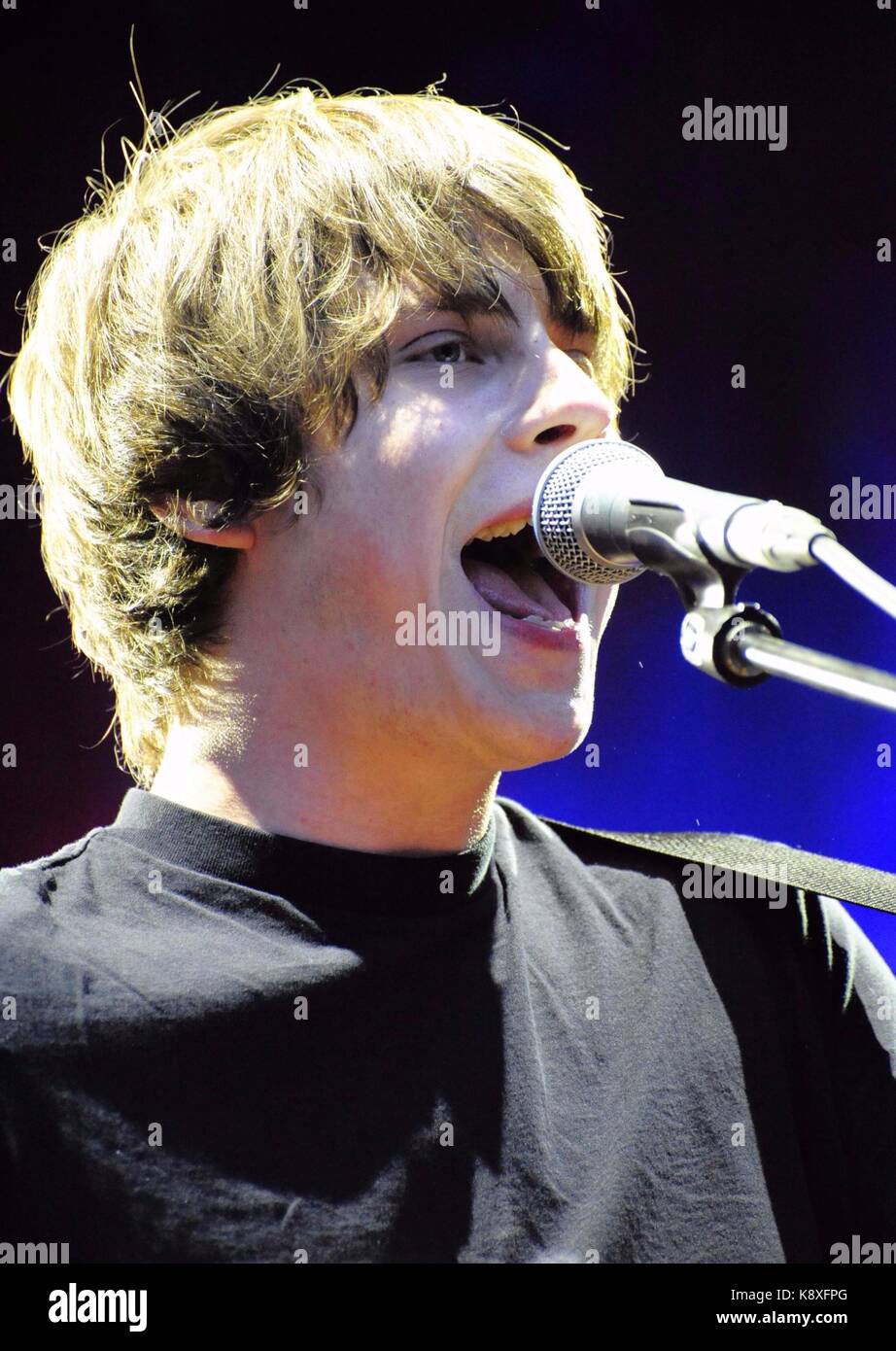 Jake bugg guitarist hi-res stock photography and images - Alamy