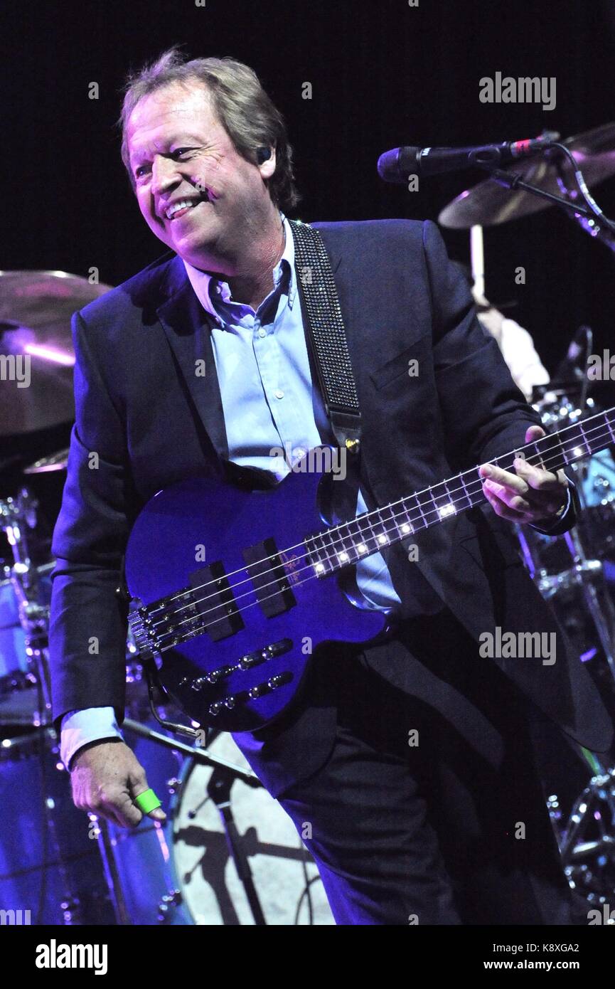 Lead singer of level 42 hi-res stock photography and images - Alamy