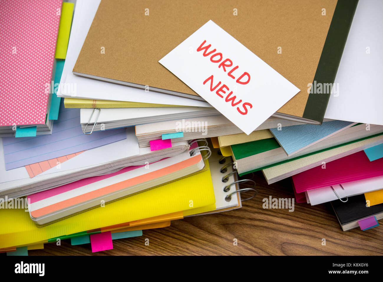 News report office hi-res stock photography and images - Alamy
