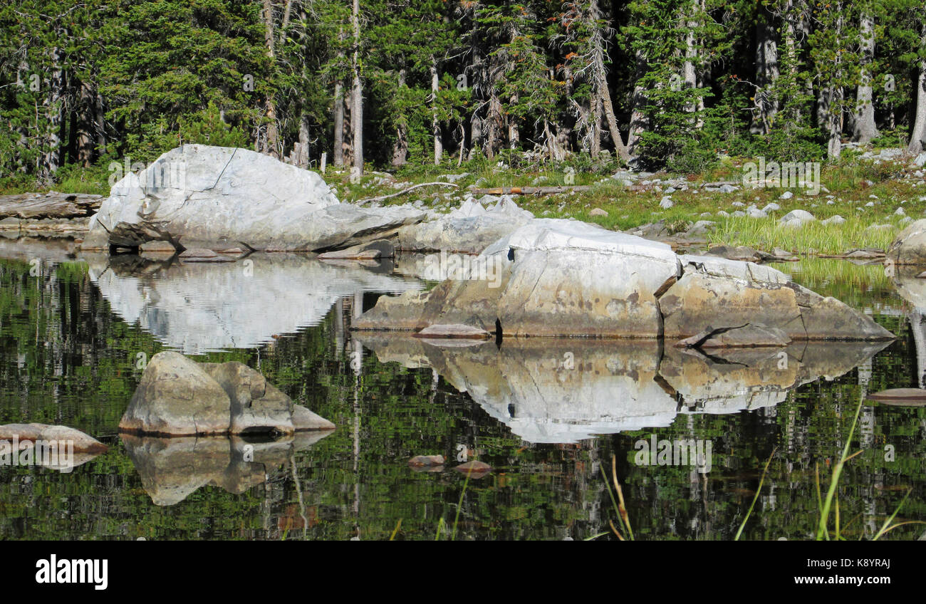 Boulders In Lake Stock Photos & Boulders In Lake Stock Images - Alamy