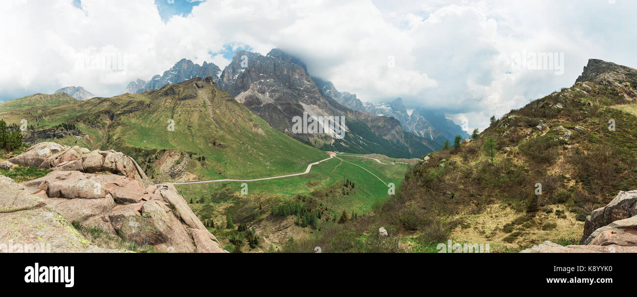 Road in italian alps hi-res stock photography and images - Alamy