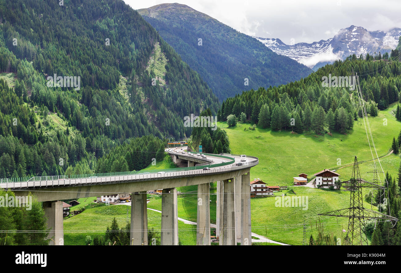 View town high bridge hi-res stock photography and images - Alamy