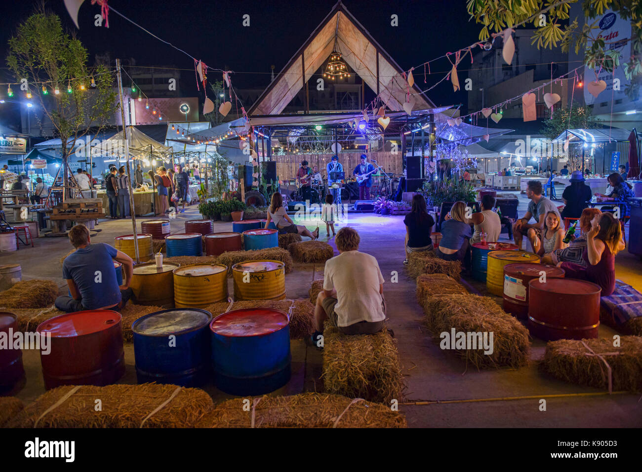 Ploen ruedee night market thailand hi-res stock photography and images ...