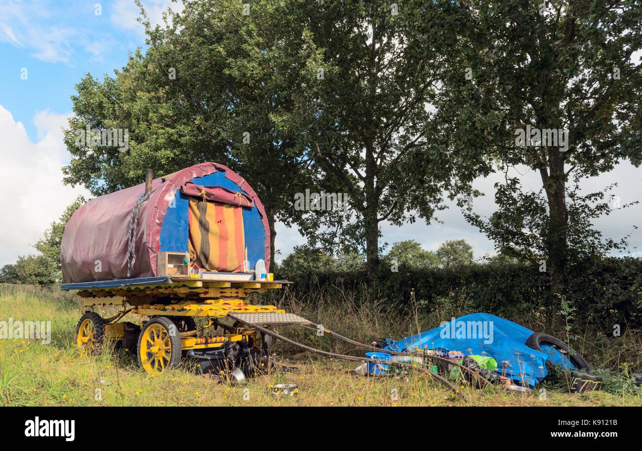 Gypsy caravan at the side of the road in Norfolk Stock Photo - Alamy