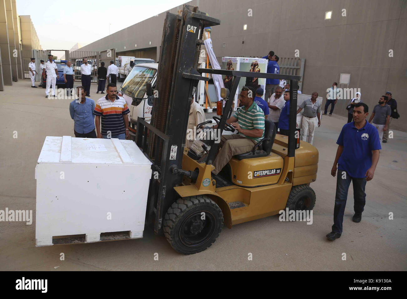 Cairo, Egypt. 20th Sep, 2017. Egyptian workers transport statues upon ...