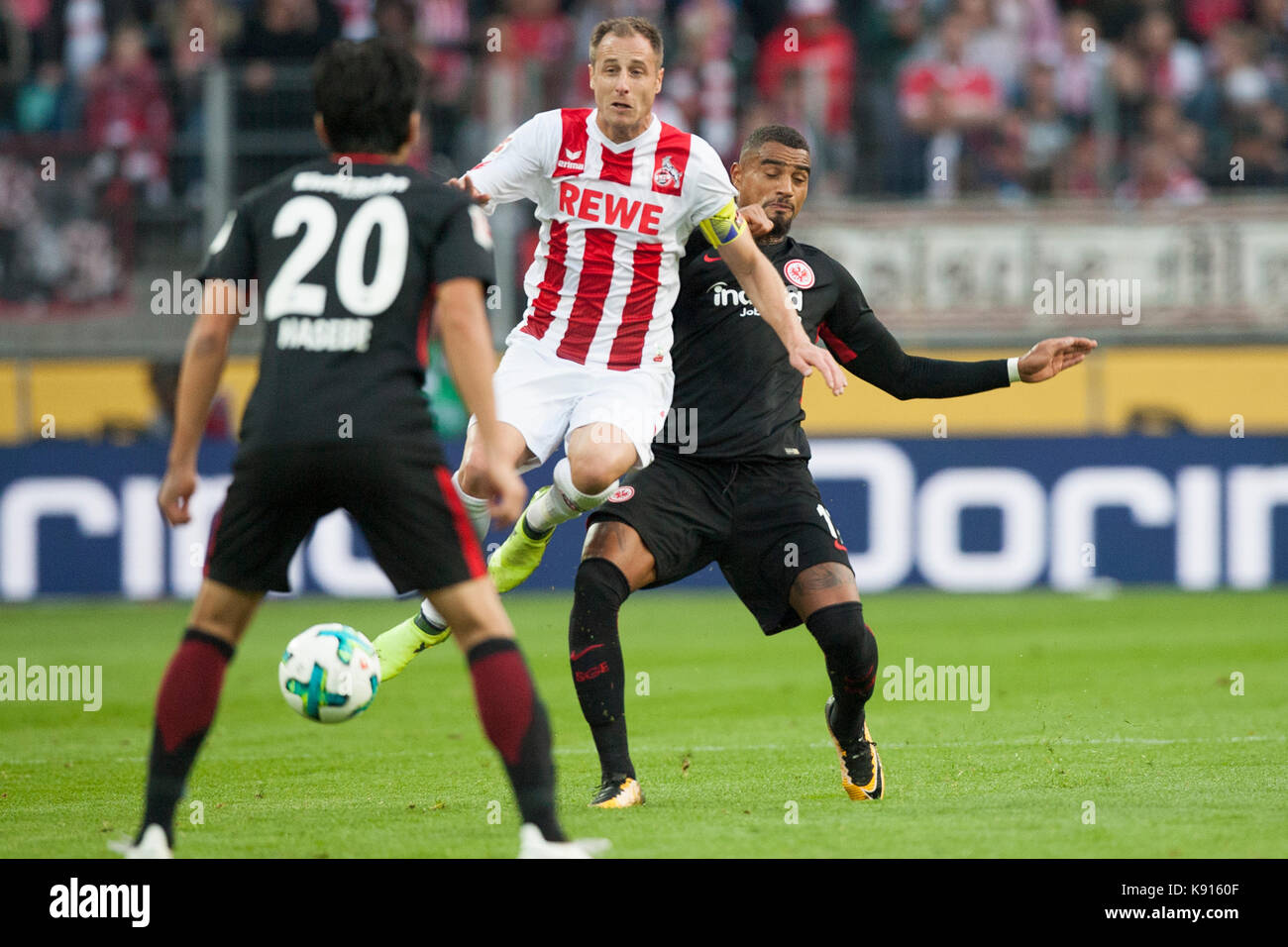 Matthias LEHMANN (K, mi.) in Aktion am Ball, im Zweikampf gegen Makoto ...