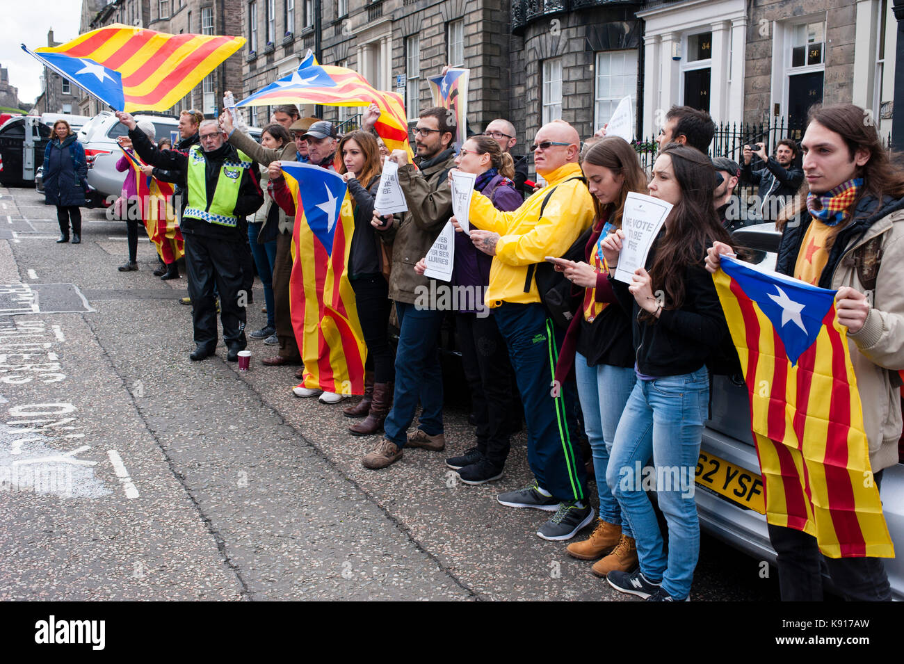 Edinburgh, UK. 21st Sep, 2017. People protest in front of Spanish ...