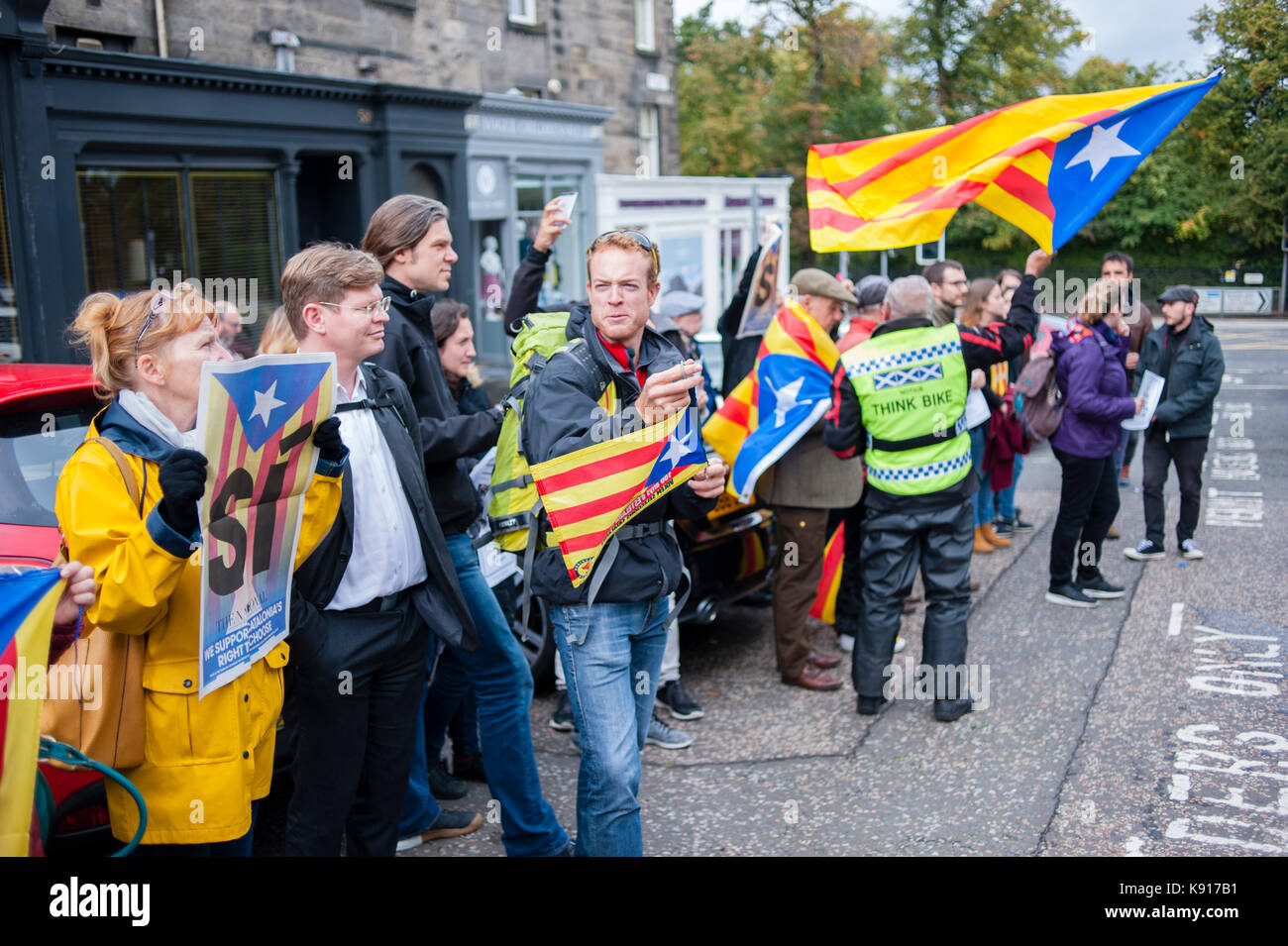 Edinburgh, UK. 21st Sep, 2017. People protest in front of Spanish ...