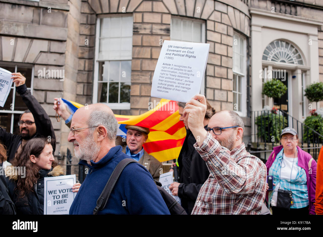 Edinburgh, UK. 21st Sep, 2017. People protest in front of Spanish ...