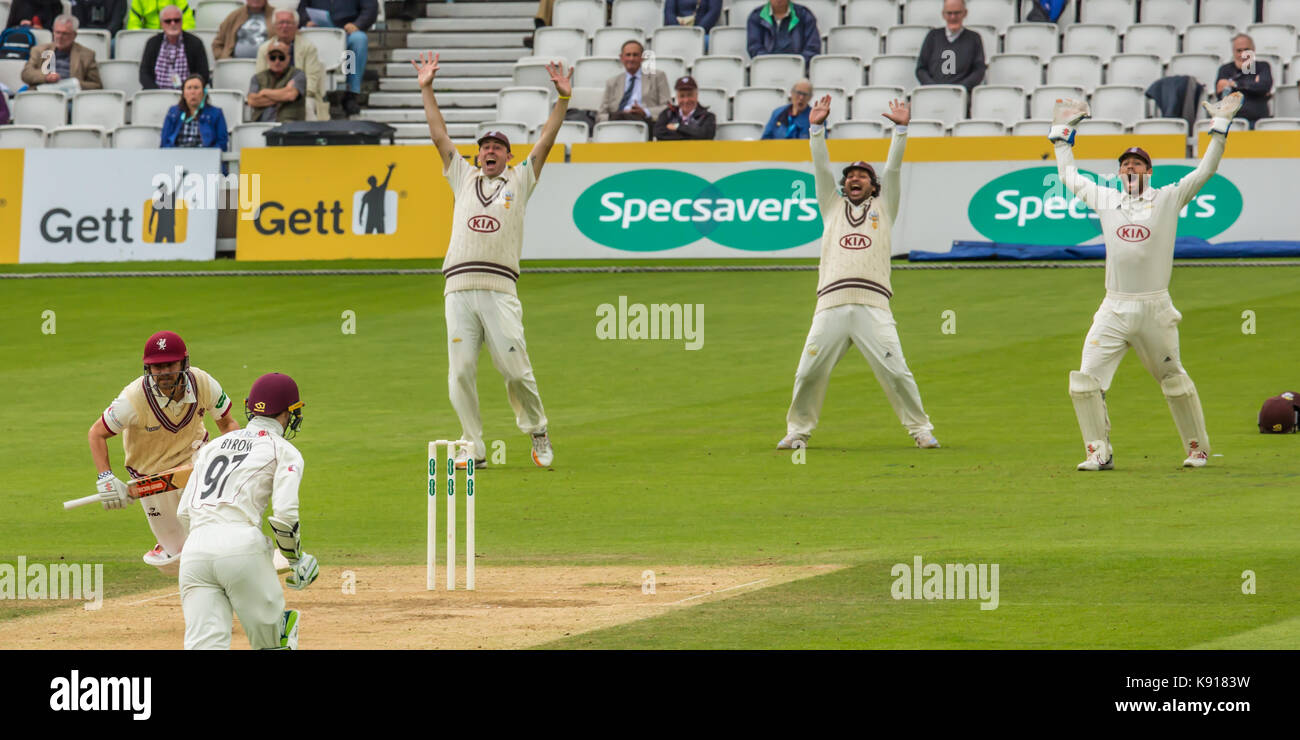 London,UK.21 September 2017. The keeper and slips go up and Stuart ...